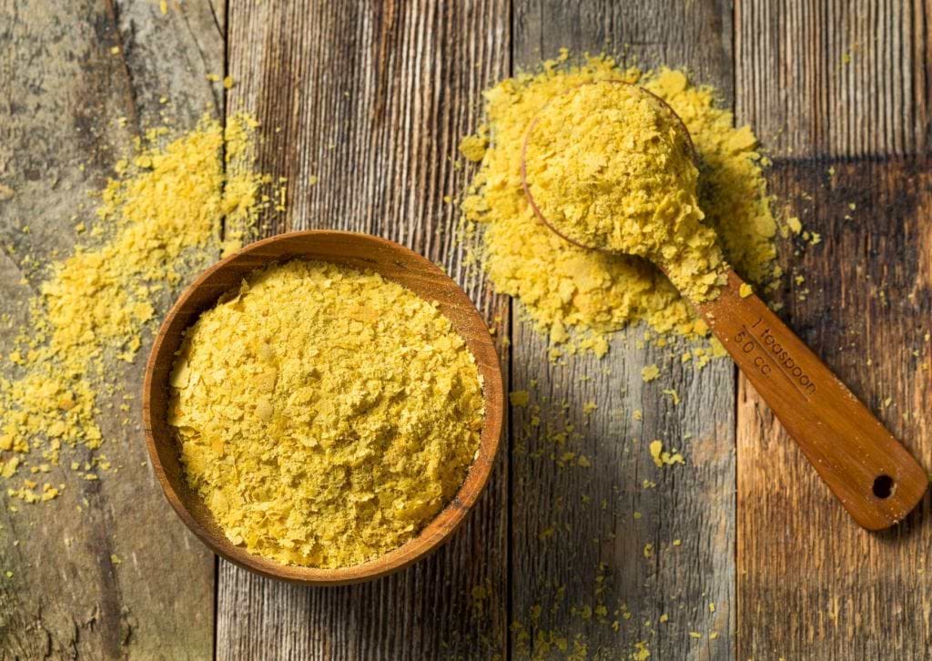 Pourquoi la levure nutritionnelle est-elle appelée le fromage des ...